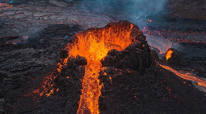 Photographer melted his drone to get the footage of this eruption. The ...
